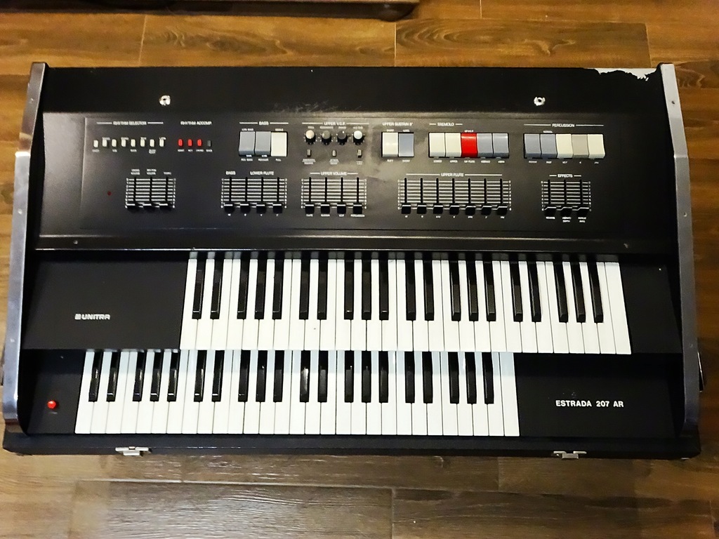 Organy Unitra Estrada 207 AR z walizą futerałem transportowym ...