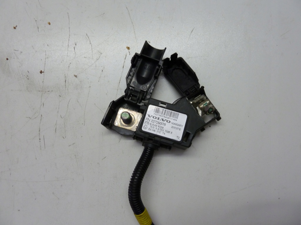 VOLVO FH NOWA KLEMA AKUMULATORA 22729376 - 9301948087 - oficjalne ...