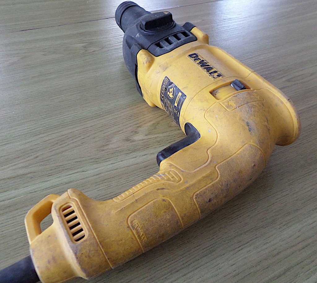 MŁOTOWIERTARKA DEWALT D25033 LX 710W - 9322081762 - oficjalne archiwum ...