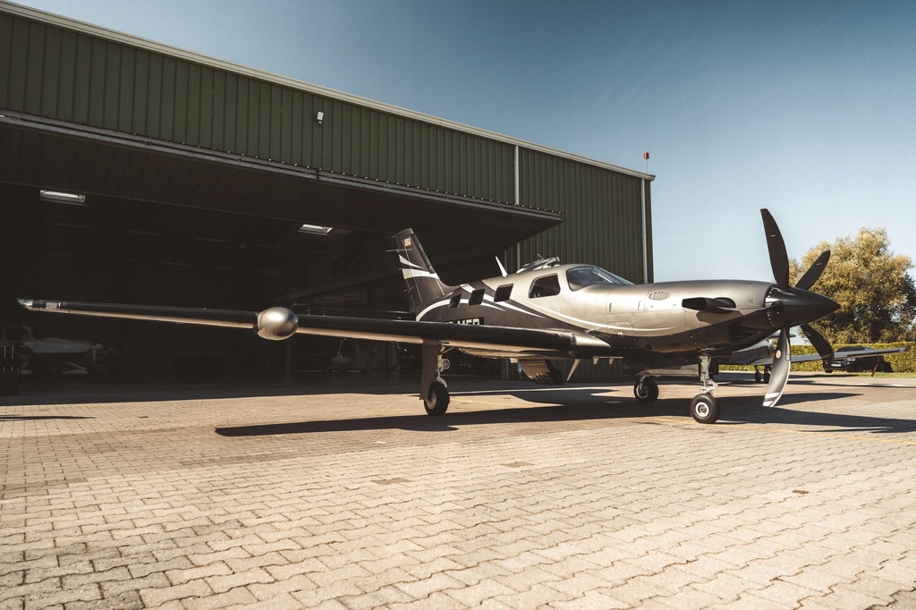 Lot do Pragi, zwiedzanie i lunch z Prezesem ITAKA Holdings Mariusz ...