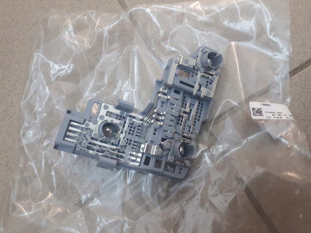 MERCEDES W 204 LIFT WKŁAD LAMPY NOWY ORYGINAŁ - 13133999880 - oficjalne ...