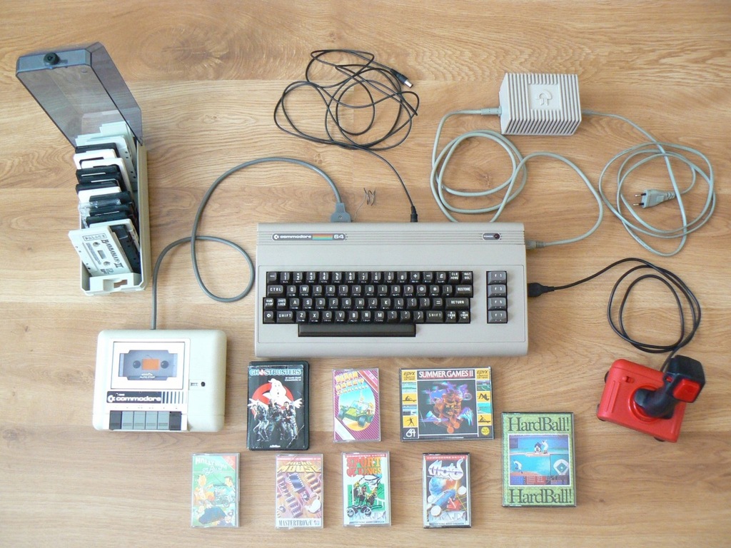 Commodore 64 c64 gry joystick magnetofon - 14199153732 - oficjalne ...