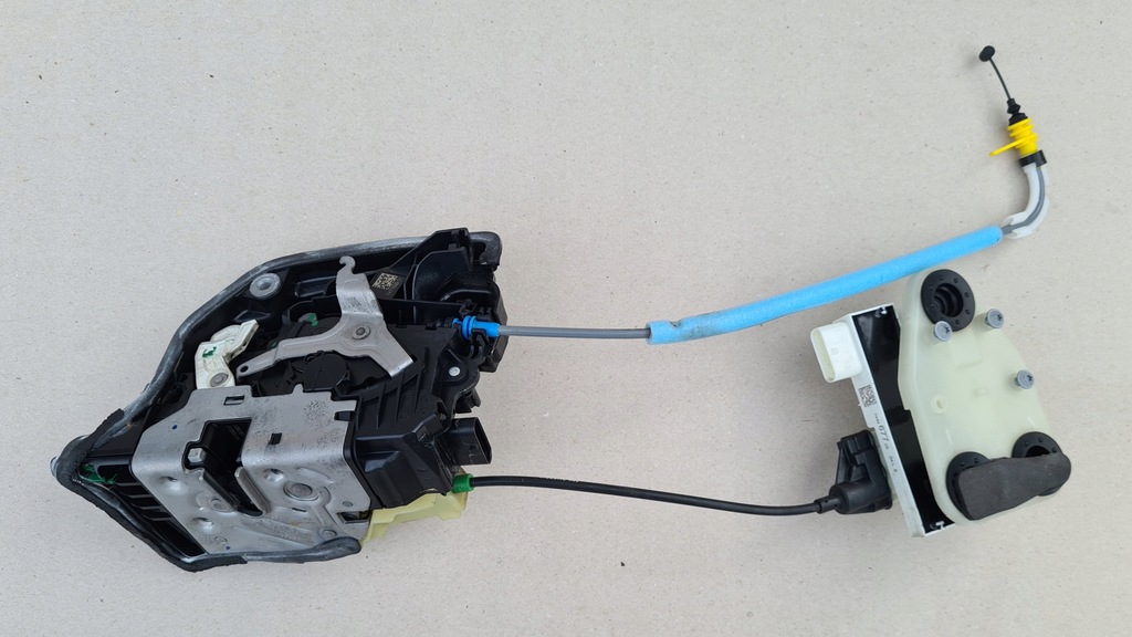 BMW X5 G05 X7 ZAMEK DOCIĄGANIE DRZWI LEWY PRZÓD - 13435228900 ...