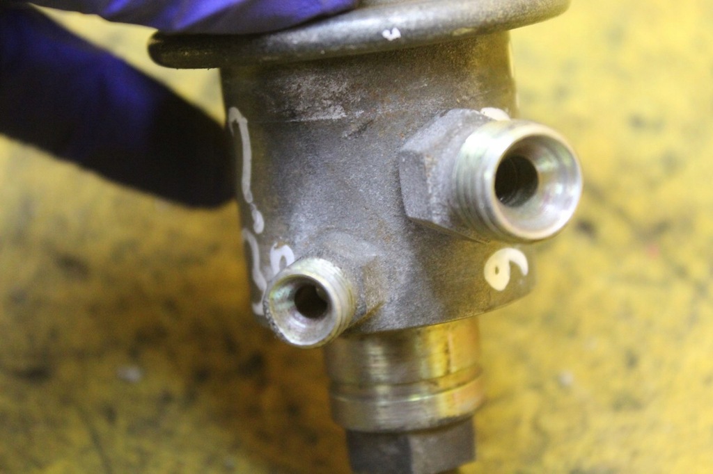 REGULATOR CIŚNIENIA PALIWA A.B4 2.3 B 034133534F - 8152284920 ...