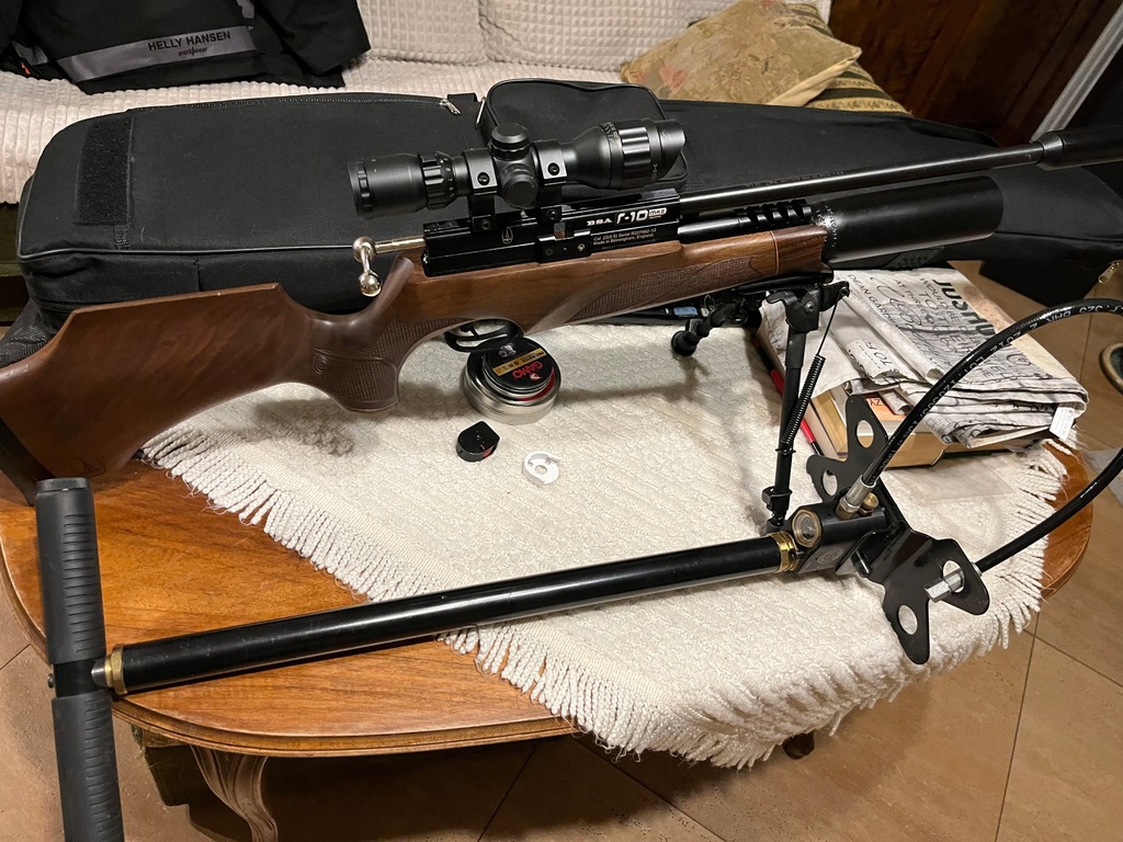 Wiatrówka karabinek PCP BSA r 10 MK2 z lunetą Leapers i pompką Hatsan ...