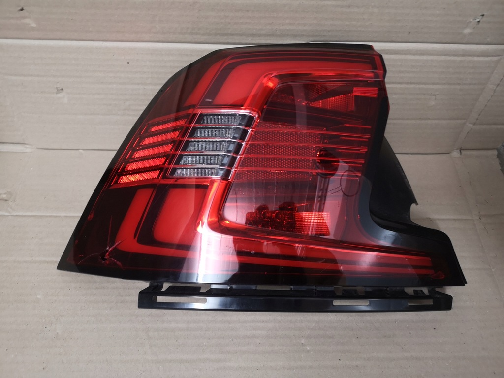 VOLVO S90 LIFT LAMPA LEWA TYLNA 31108925 USZK. - 12495937219 ...
