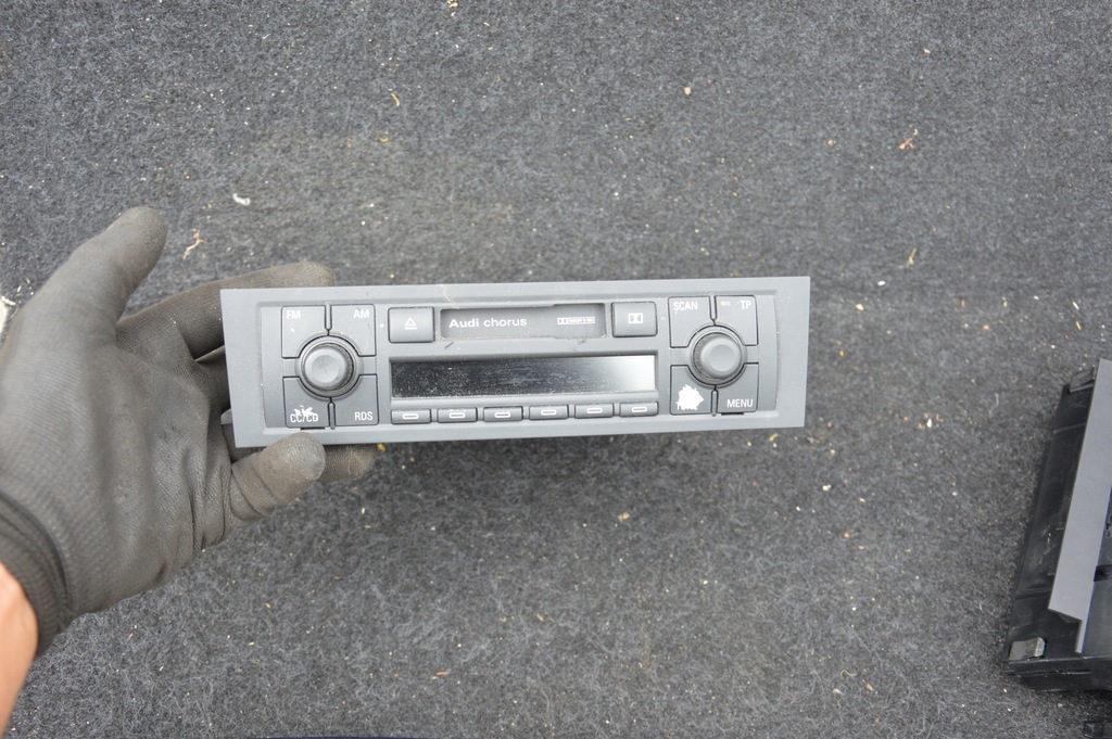 Audi A3 8P Radio chorus 8P0305152 - 11056256779 - oficjalne archiwum Allegro