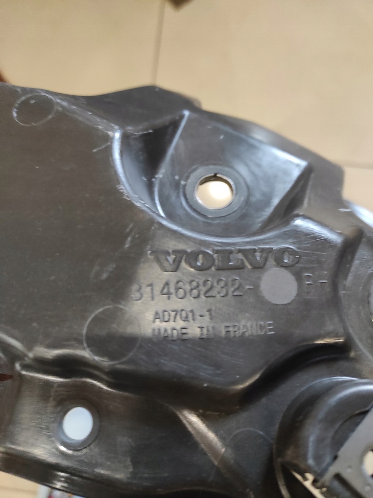 VOLVO V60 MOCOWANIE BŁOTNIKA PRAWE 31468232 - 11047954861 - oficjalne ...