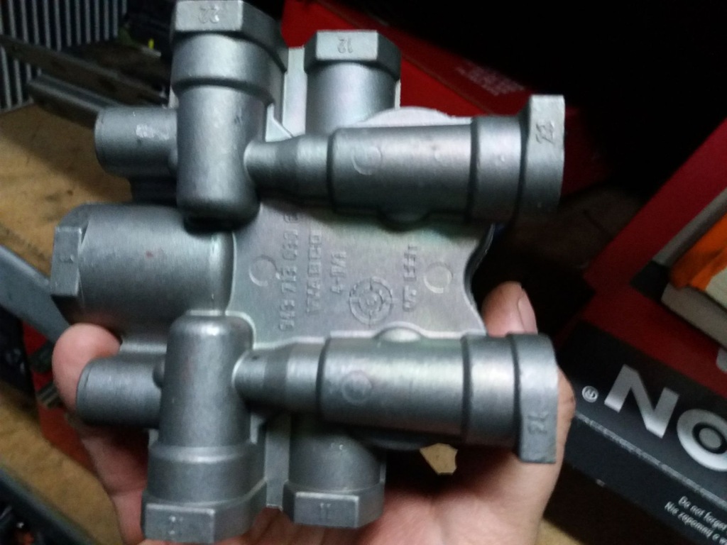 ZAWÓR 4 OBWODOWY VOLVO FH 9347147400 OE WABCO - 7194046535 - oficjalne ...