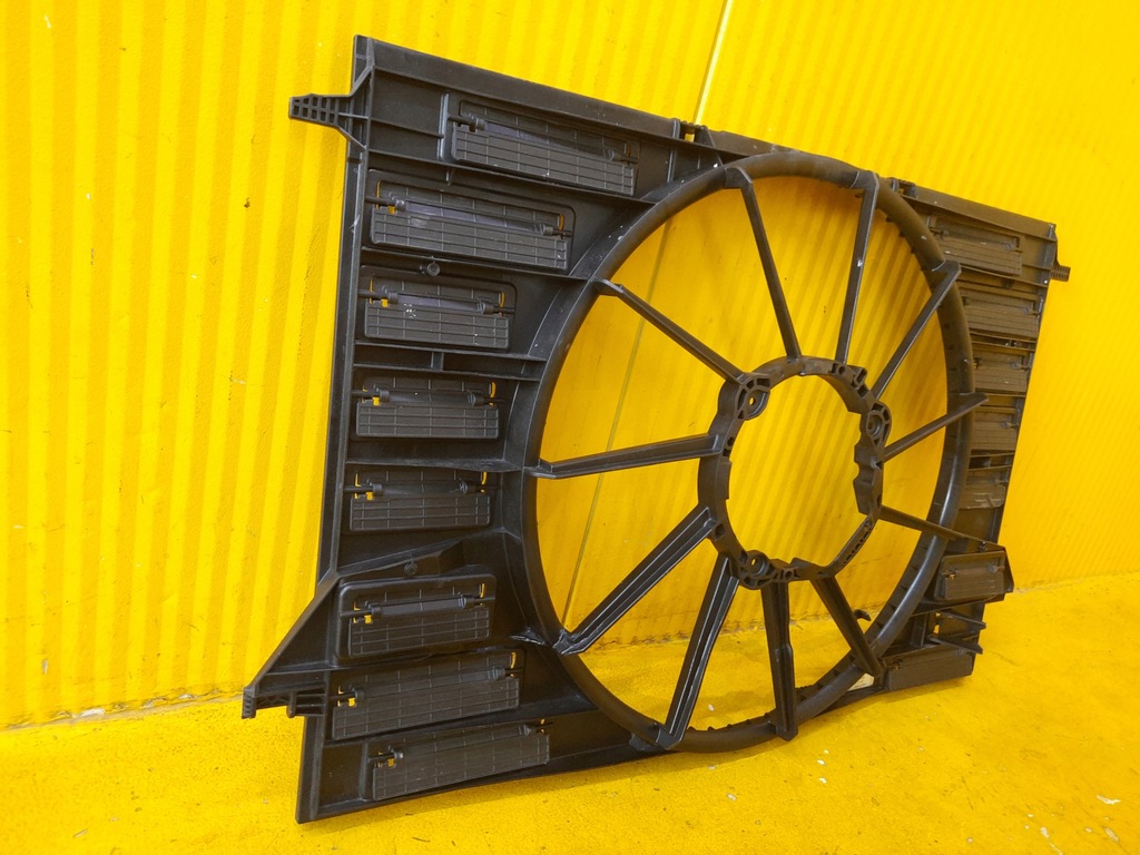 Audi A4 B9 2.0TDI OBUDOWA WENTYLATORA 8W0121207B - 12233619579 ...