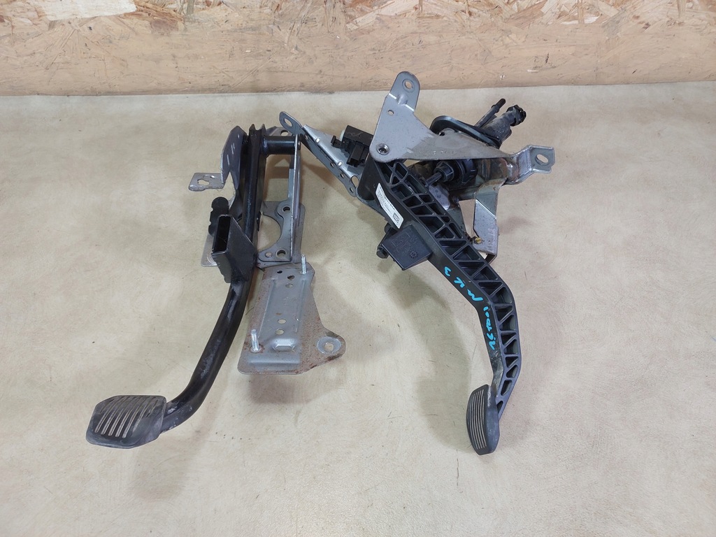 FOCUS MK3 C-MAX MK2 PEDAŁ SPRZĘGŁA HAMULCA - 13279484490 - oficjalne archiwum Allegro