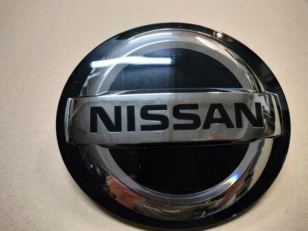 NISSAN QASHQAI II J11 LIFT EMBLEMAT ZNACZEK LOGO POD RADAR ORYGINAŁ ...