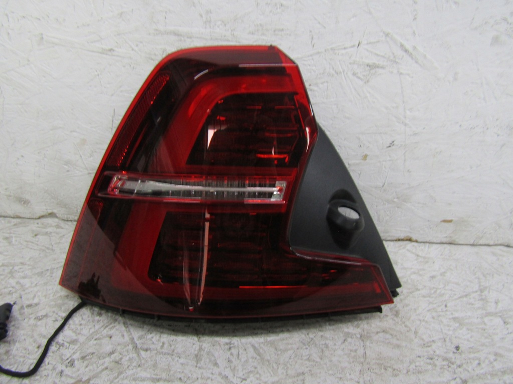 Volvo S60 III lampa lewa tył 31468192 - 12360547757 - oficjalne ...