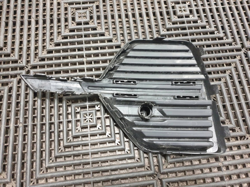 KRATKA ZDERZAKA PRAWA PRZÓD VOLVO XC60 II LIFT - 12873470982 ...