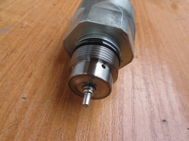 VW 1.6 TDI ZAWÓR PALIWA 48B13640A02 03L130764A - 8298197832 - oficjalne ...