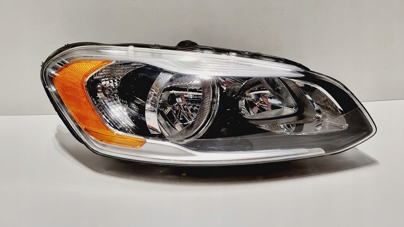 REFLEKTOR PRAWY LAMPA VOLVO XC60 LIFT USA 31358114 - 12537602420 ...