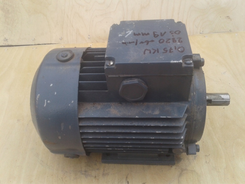 SILNIK ELEKTRYCZNY 0,75kW 2800obr/min B3 230/400V - 11524975677 - oficjalne archiwum Allegro