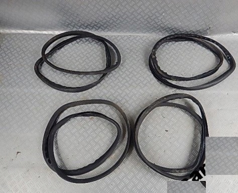 VOLVO V50 USZCZELKA WOKÓŁ DRZWI USZCZELKI - 8487301532 - oficjalne ...