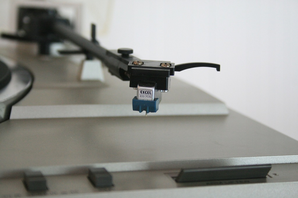 Купить Проигрыватель HITACHI HT-20S с картриджем EXCEL ES-70S: отзывы ...