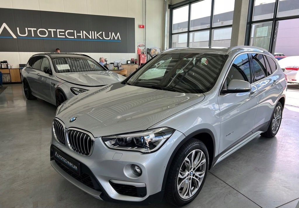 BMW X1 28i, x Drive, Panorama, Navi - 12358581878 - oficjalne archiwum ...