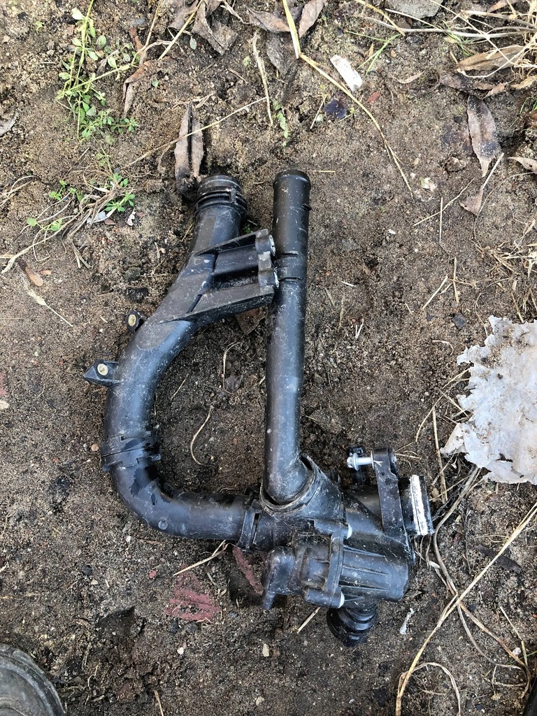 OBUDOWA TERMOSTATU MERCEDES GLC 2742000115 - 13395414196 - oficjalne ...