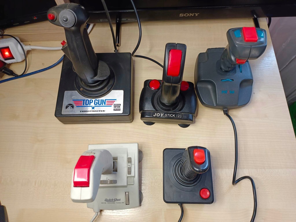 Joystick zestaw róznych do atari commodore amiga - 13081110413 ...