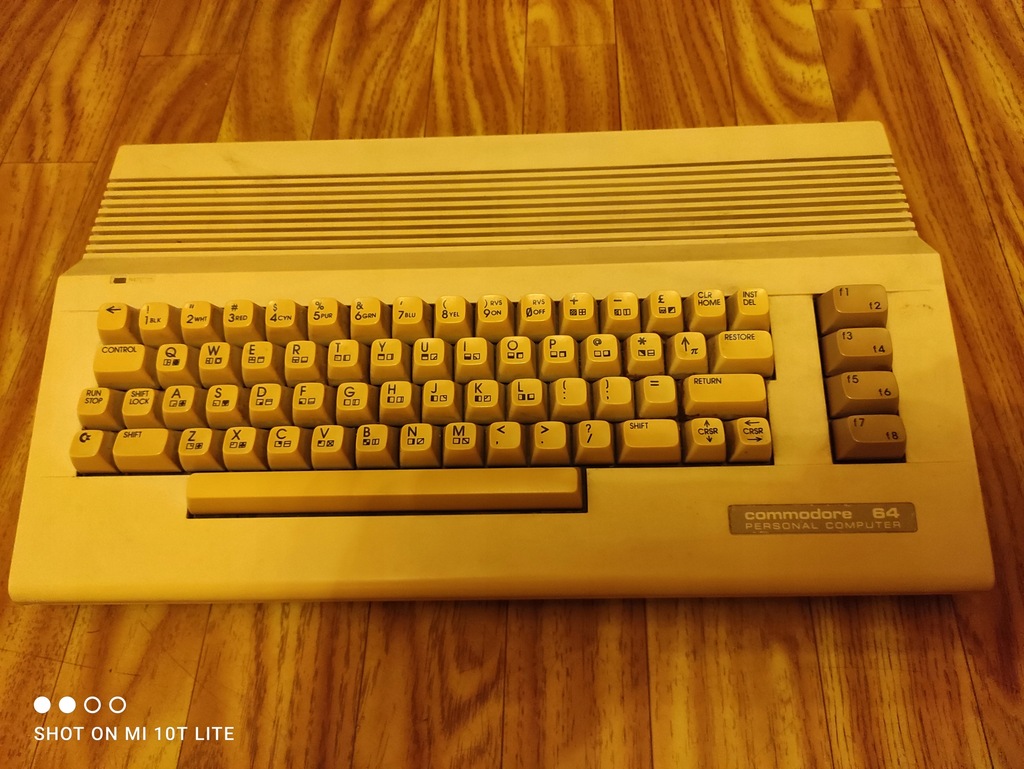 Komputer Commodore C64 - 13070591897 - oficjalne archiwum Allegro