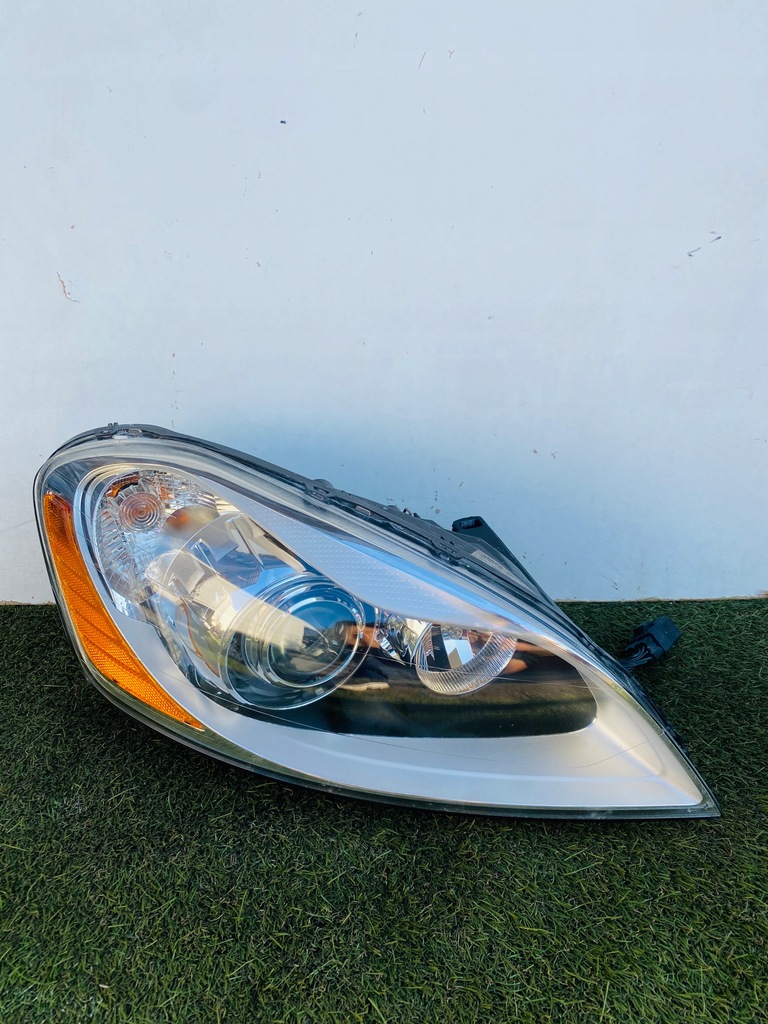 LAMPA PRAWA VOLVO XC60 BIXENON SKRĘTNY PRZED LIFT EUROPA - 14069198309 ...