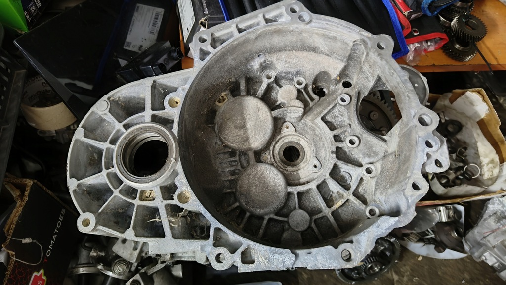 Obudowa skrzyni biegów 02Q301107 VW Audi Seat Skoda 2.0TDI ...