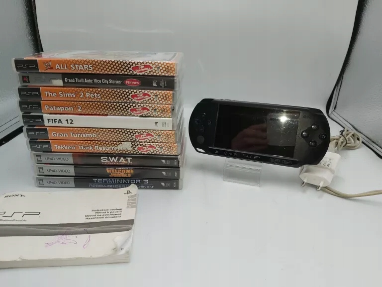 KONSOLA SONY PSP E1004 CZARNA + 7 GIER, 3 FILMY!! - 13524985727 - oficjalne archiwum Allegro