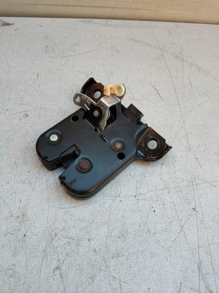 ZAMEK KLAPY BAGAZNIKA TYL AUDI A3 8P 8P3827505 - 11925352814 - oficjalne archiwum Allegro