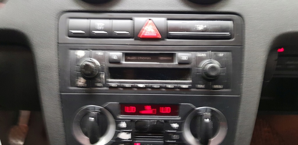 RADIO CHORUS ORYGINALNE AUDI A3 8P EUROPA - 12233175600 - oficjalne archiwum Allegro