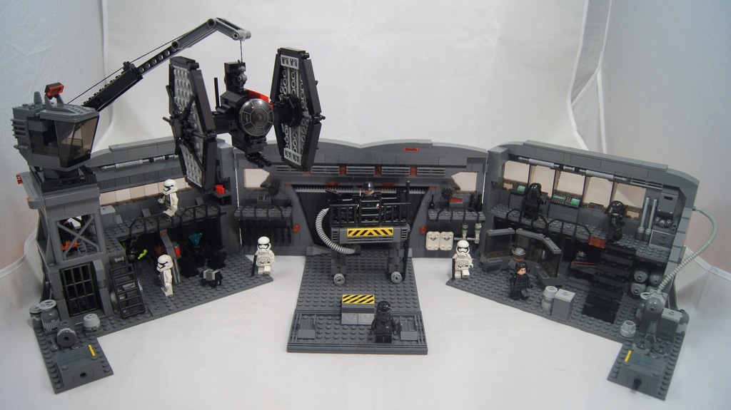 Lego Star Wars MOC Hangar Najwyższego Porządku - 12540496877 ...