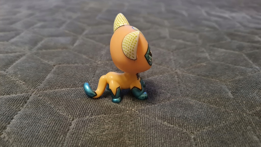 Lps shorthair SuperHero Comic - Littlest Pet Shop - 10472672792 ...