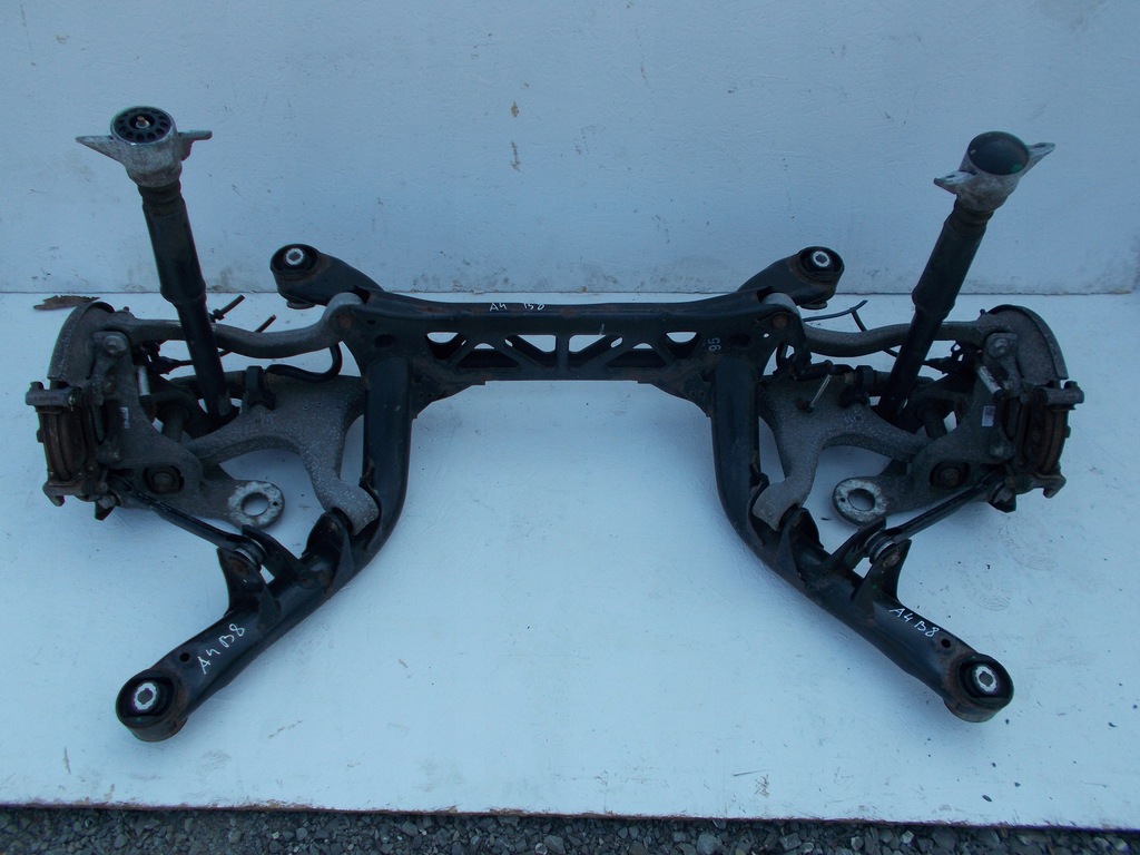 AUDI A4 B8 A5 ZAWIESZENIE BELKA TYŁ - 8097235870 - oficjalne archiwum Allegro