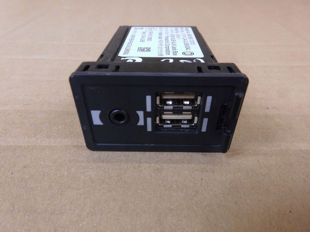 Lexus UX ES gniazdo port USB - 8798802875 - oficjalne archiwum Allegro