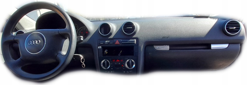 AUDI A3 8P PULPIT DESKA ROZDZIELCZA KRATKI AIRBAG - 12146262678 - oficjalne archiwum Allegro