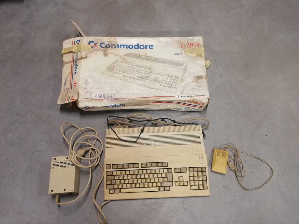 Komputer konsola Amiga 500 commodore - 12055679223 - oficjalne archiwum ...