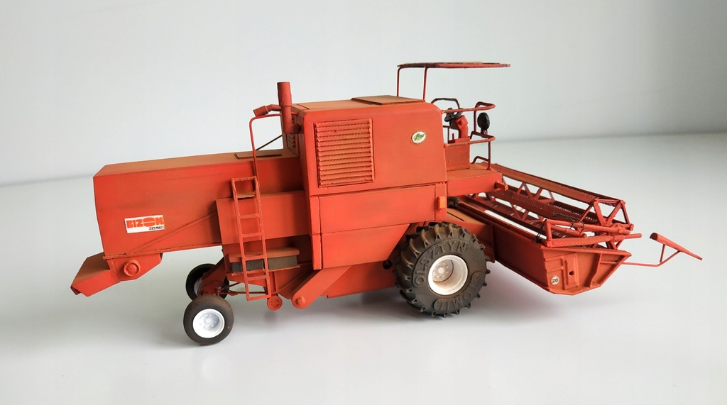 Bizon Z056 kombajn zbożowy 1/43 - 7976059243 - oficjalne archiwum Allegro
