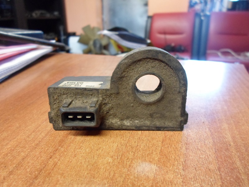 CZUJNIK DOLADOWANIA TURBINY VOLVO 8158296-2 - 8222006482 - oficjalne ...