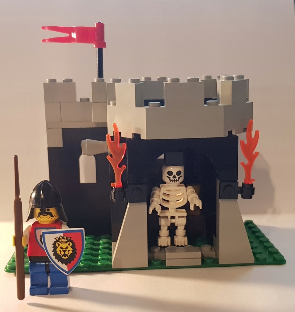 Lego Castle Skeleton Surprise 6036 - 12820288646 - oficjalne archiwum ...