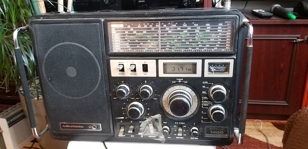 Купить Радиоприемник Grundig Satellit 1400 от сети и аккумулятора ...