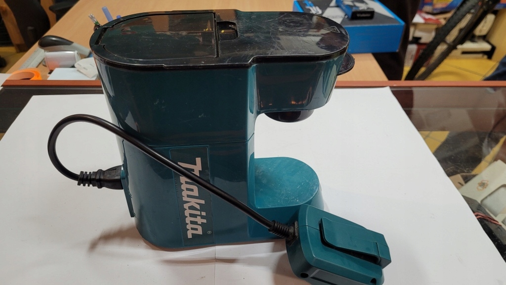 EKSPRES DO KAWY AKUMULATOROWY MAKITA DCM500 200W - 13116530729 ...