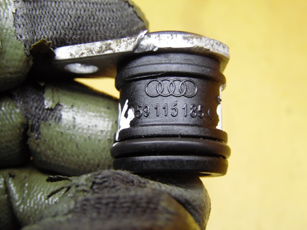 KRÓCIEC UCHWYT A5 A7 3.0TDI CDU 059115185C - 7350242101 - oficjalne ...