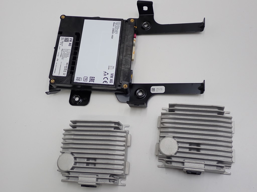 GŁOŚNIK WZMACNIACZ SUBWOOFER BOSE PORSCHE TAYCAN - 12255381906 ...