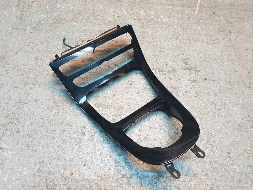 MERCEDES W213 RAMKA TUNEL ŚRODKOWY A2138100815 - 8445730293 - oficjalne ...