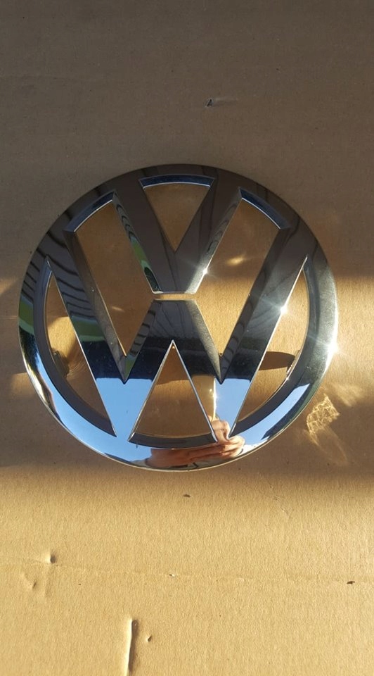 VW UP LOGO EMBLEMAT ZDERZAKA PRZEDNIEGO - 7880468150 - oficjalne ...