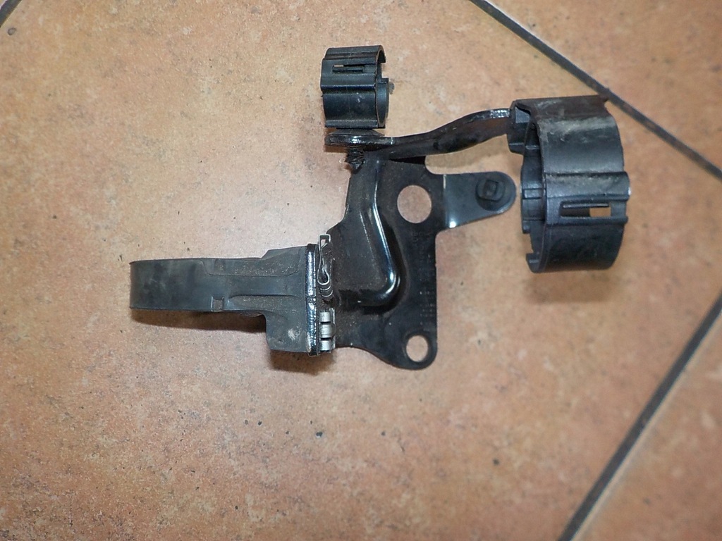 UCHWYT MOCOWANIE POMPKI WODY PASSAT B8 5Q0121599AL - 11277837911 ...