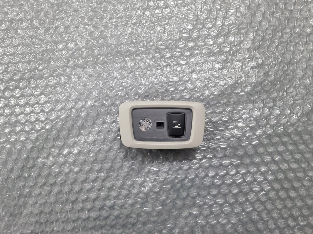 VOLVO XC40 LAMPKA PODSUFITKI LEWA 31479310 - 14723932303 - oficjalne ...