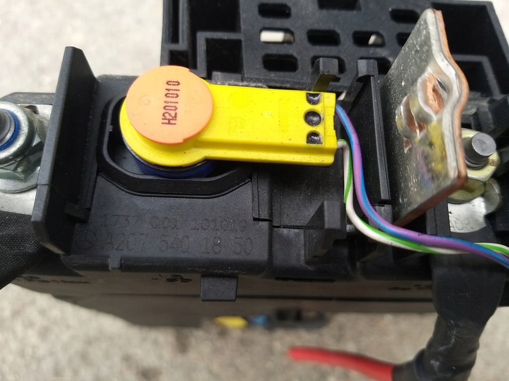 MERCEDES W204 W212 KLEMA PIROTECHNICZNA 2075401850 - 9085228097 ...